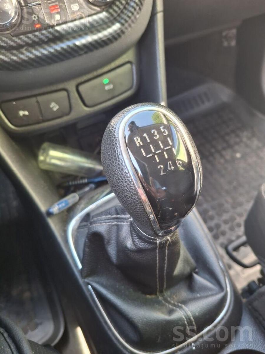 Black Opel Mokka 2014 in Kraslava, with an engine capacity of 1.70 L and mileage of 256 thousand km for 4000 €, photo 3 on AUTOMOTO.COM.LV