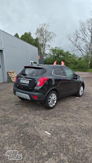 Black Opel Mokka 2015 in Utena, with an engine capacity of 1.60 L and mileage of 141 thousand km for 8200 €, photo 5 on AUTOMOTO.COM.LV