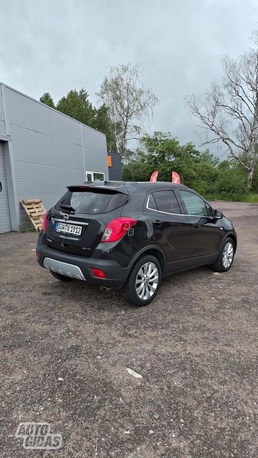 Black Opel Mokka 2015 in Utena, with an engine capacity of 1.60 L and mileage of 141 thousand km for 8200 €, photo 5 on AUTOMOTO.COM.LV