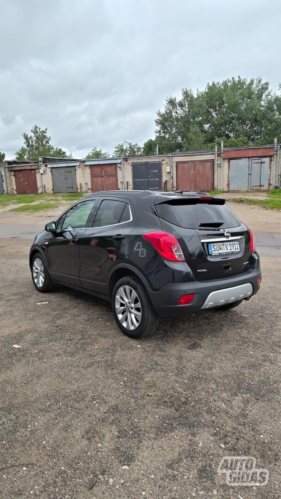 Black Opel Mokka 2015 in Utena, with an engine capacity of 1.60 L and mileage of 141 thousand km for 8200 €, photo 7 on AUTOMOTO.COM.LV