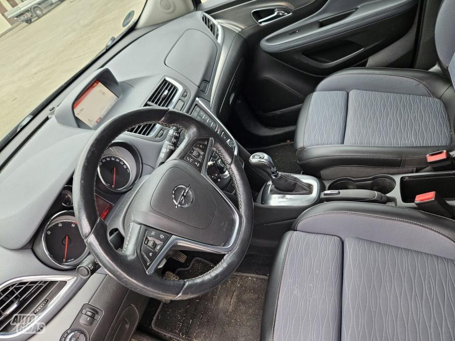 Black Opel Mokka 2015 in Mazeikiai, with an engine capacity of 1.70 L and mileage of 239 thousand km for 6450 €, photo 14 on AUTOMOTO.COM.LV