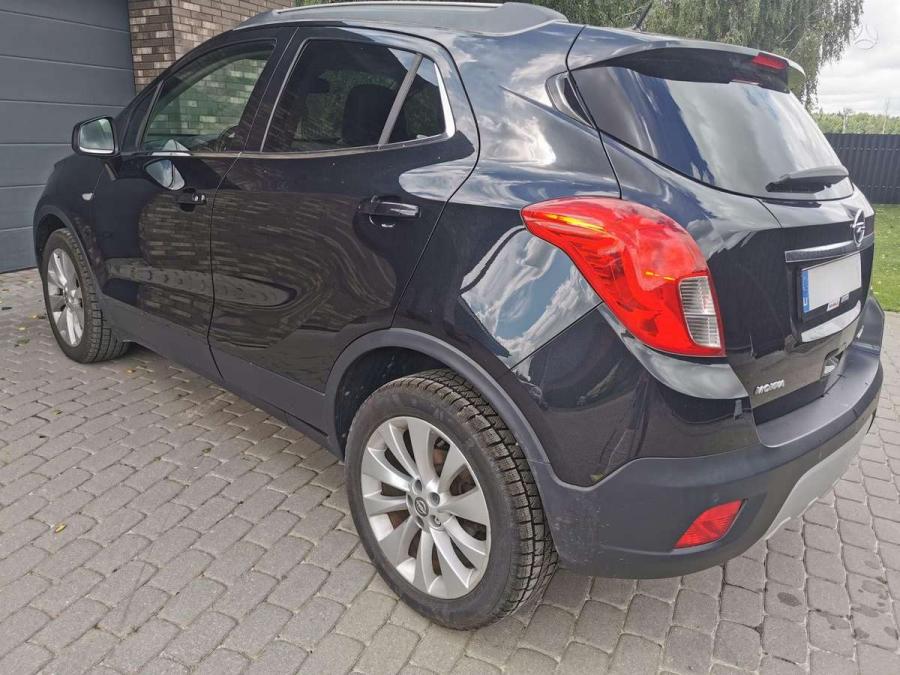 Black Opel Mokka 2015 in Klaipeda, with an engine capacity of 1.60 L and mileage of 103 thousand km for 7700 €, photo 6 on AUTOMOTO.COM.LV