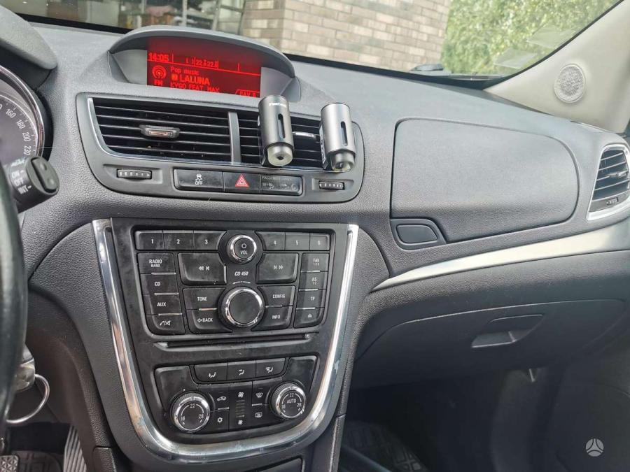 Black Opel Mokka 2015 in Klaipeda, with an engine capacity of 1.60 L and mileage of 103 thousand km for 7700 €, photo 7 on AUTOMOTO.COM.LV
