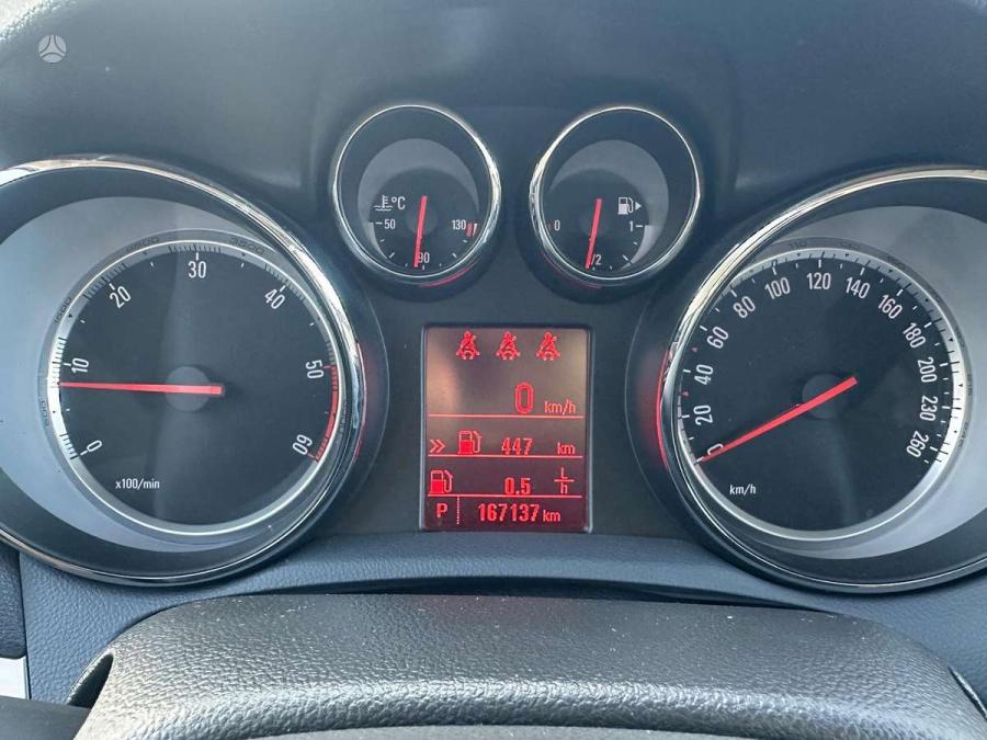 Black Opel Mokka 2015 in Alytus, with an engine capacity of 1.60 L and mileage of 167 thousand km for 7950 €, photo 14 on AUTOMOTO.COM.LV