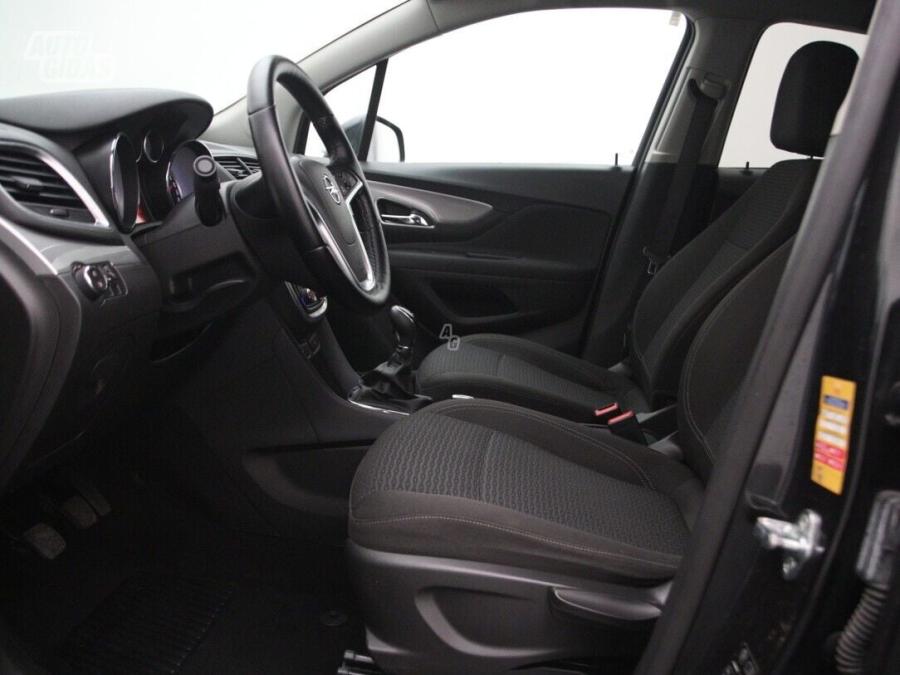 Black Opel Mokka 2016 in Vilnius, with an engine capacity of 1.40 L and mileage of 155 thousand km for 9599 €, photo 4 on AUTOMOTO.COM.LV