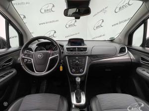 Black Opel Mokka 2016 in Vilnius, with an engine capacity of 1.60 L and mileage of 223 thousand km for 8900 €, photo 4 on AUTOMOTO.COM.LV