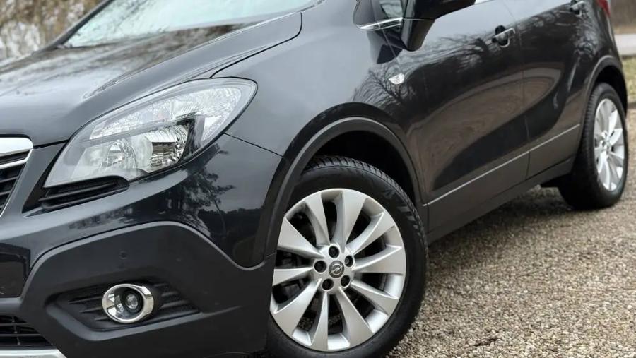Black Opel Mokka 2016 in Jurmala, with an engine capacity of 1.60 L and mileage of 135 thousand km for 6000 €, photo 4 on AUTOMOTO.COM.LV