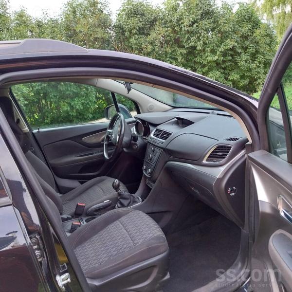 Melns Opel Mokka 2016 Jelgava, ar dzinēja tilpumu 1.60 L un nobraukumu 221 tūkst. km par 5900 €, foto 5 vietnē AUTOMOTO.COM.LV