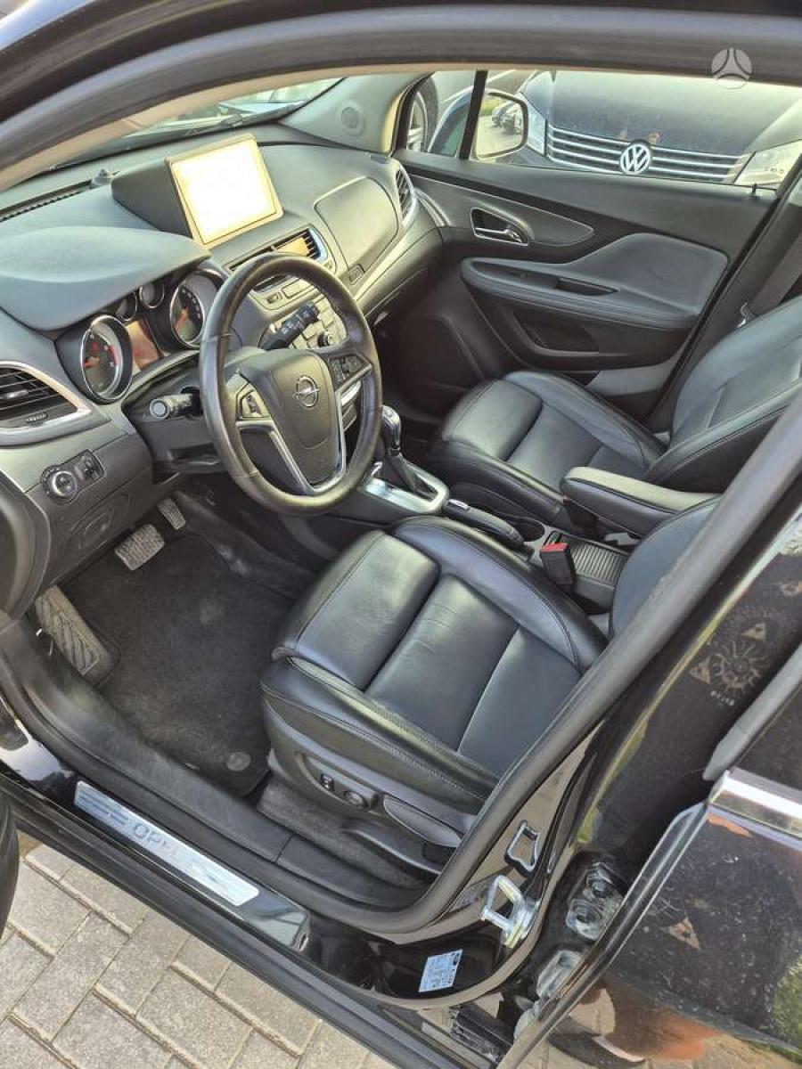Black Opel Mokka 2016 in Kaunas, with an engine capacity of 1.60 L and mileage of 211 thousand km for 8000 €, photo 11 on AUTOMOTO.COM.LV