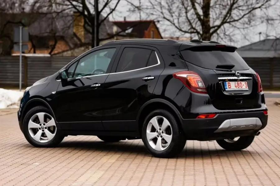 Black Opel Mokka 2017 in Jelgava, with an engine capacity of 1.60 L and mileage of 137 thousand km for 16500 €, photo 4 on AUTOMOTO.COM.LV