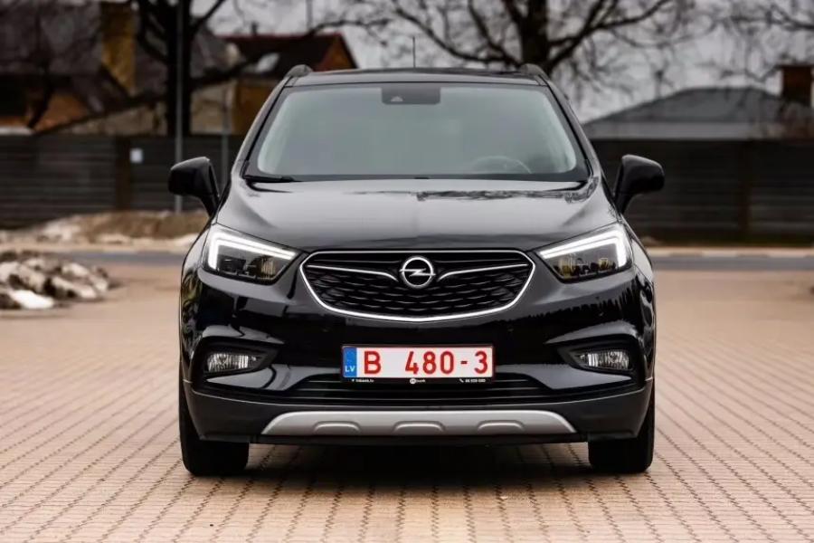 Black Opel Mokka 2017 in Jelgava, with an engine capacity of 1.60 L and mileage of 137 thousand km for 16500 €, photo 6 on AUTOMOTO.COM.LV