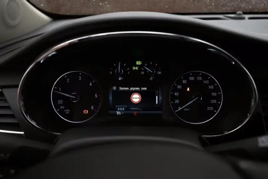 Black Opel Mokka 2017 in Jelgava, with an engine capacity of 1.60 L and mileage of 137 thousand km for 16500 €, photo 16 on AUTOMOTO.COM.LV