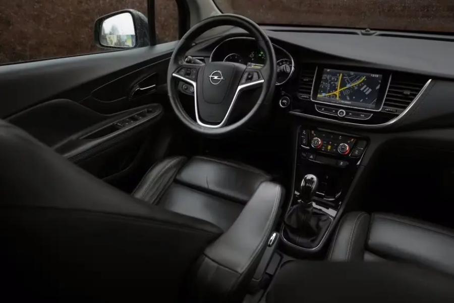 Black Opel Mokka 2017 in Jelgava, with an engine capacity of 1.60 L and mileage of 137 thousand km for 16500 €, photo 20 on AUTOMOTO.COM.LV