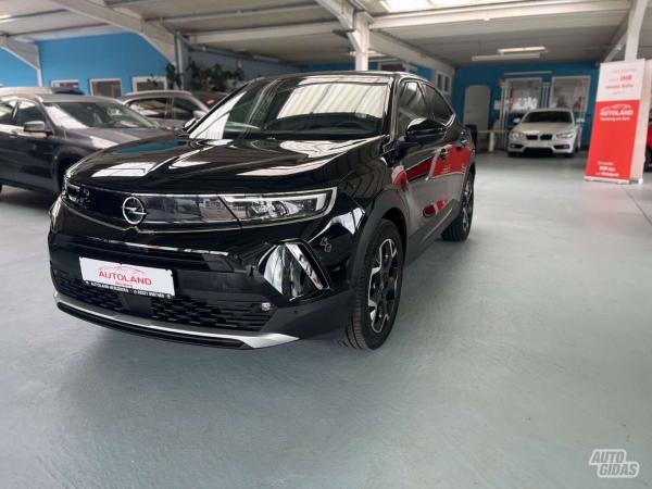 Black Opel Mokka 2021 in Kaunas, with an engine capacity of 1.20 L and mileage of 27 thousand km for 21834 €, photo 1 on AUTOMOTO.COM.LV