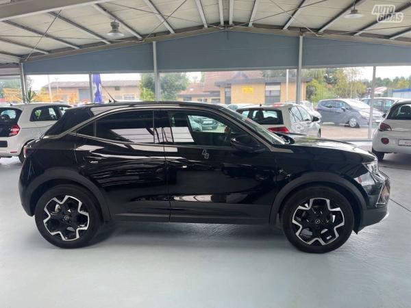 Black Opel Mokka 2021 in Kaunas, with an engine capacity of 1.20 L and mileage of 27 thousand km for 21834 €, photo 4 on AUTOMOTO.COM.LV