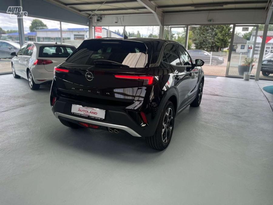Black Opel Mokka 2021 in Kaunas, with an engine capacity of 1.20 L and mileage of 27 thousand km for 21834 €, photo 5 on AUTOMOTO.COM.LV