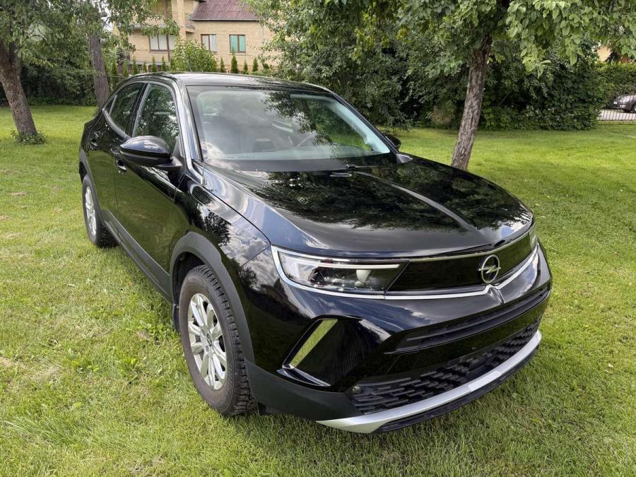 Black Opel Mokka 2021 in Panevezys, with an engine capacity of 1.20 L and mileage of 95 thousand km for 7600 €, photo 1 on AUTOMOTO.COM.LV