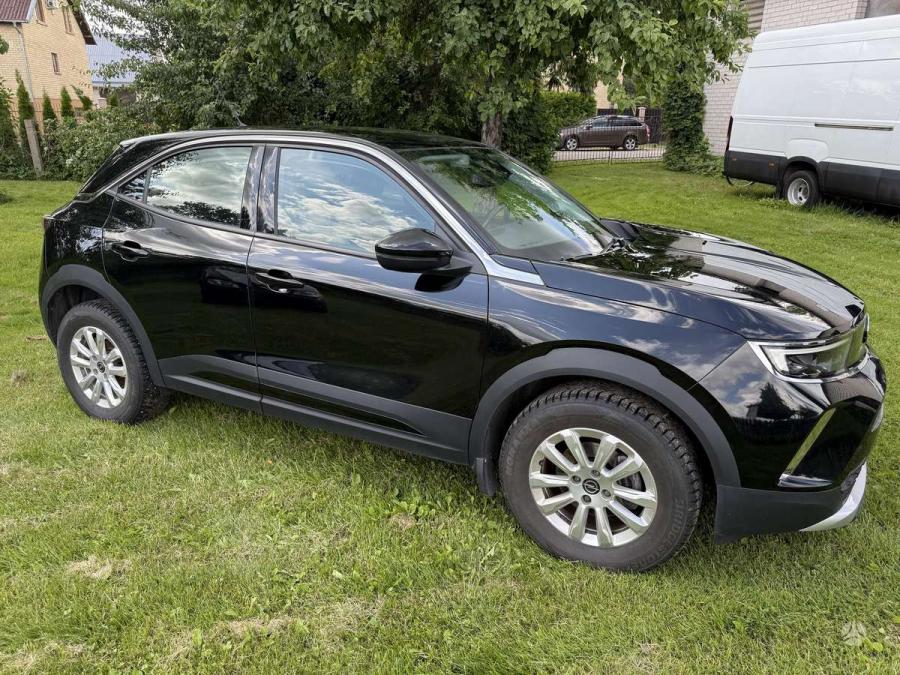 Black Opel Mokka 2021 in Panevezys, with an engine capacity of 1.20 L and mileage of 95 thousand km for 7600 €, photo 3 on AUTOMOTO.COM.LV