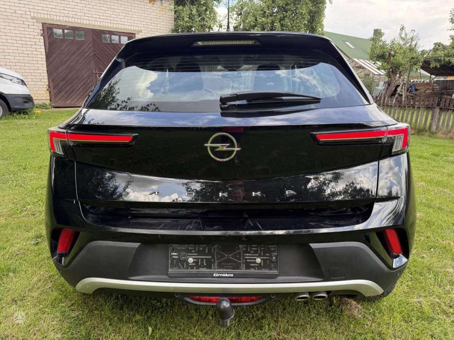 Black Opel Mokka 2021 in Panevezys, with an engine capacity of 1.20 L and mileage of 95 thousand km for 7600 €, photo 5 on AUTOMOTO.COM.LV