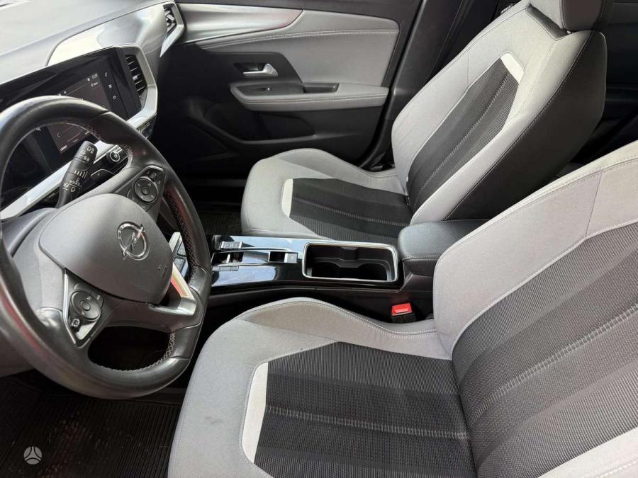 Black Opel Mokka 2021 in Panevezys, with an engine capacity of 1.20 L and mileage of 95 thousand km for 7600 €, photo 12 on AUTOMOTO.COM.LV