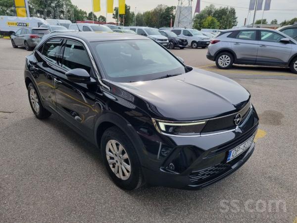 Black Opel Mokka 2021 in Riga, with an engine capacity of 1.20 L and mileage of 35 thousand km for 14800 €, photo 4 on AUTOMOTO.COM.LV