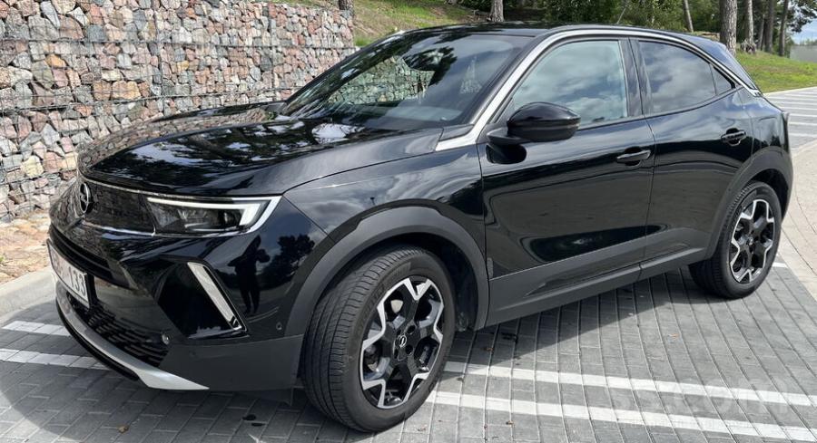 Black Opel Mokka 2022 in Ventspils, with an engine capacity of 1.20 L and mileage of 22 thousand km for 20100 €, photo 1 on AUTOMOTO.COM.LV