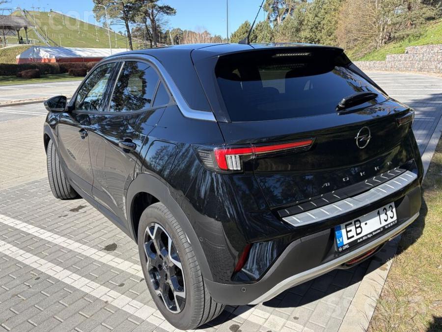 Black Opel Mokka 2022 in Ventspils, with an engine capacity of 1.20 L and mileage of 22 thousand km for 20100 €, photo 4 on AUTOMOTO.COM.LV