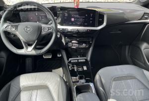 Black Opel Mokka 2022 in Ventspils, with an engine capacity of 1.20 L and mileage of 22 thousand km for 20100 €, photo 6 on AUTOMOTO.COM.LV