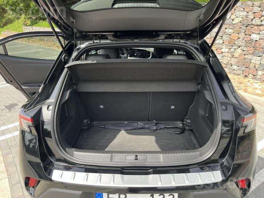 Black Opel Mokka 2022 in Ventspils, with an engine capacity of 1.20 L and mileage of 22 thousand km for 20100 €, photo 11 on AUTOMOTO.COM.LV