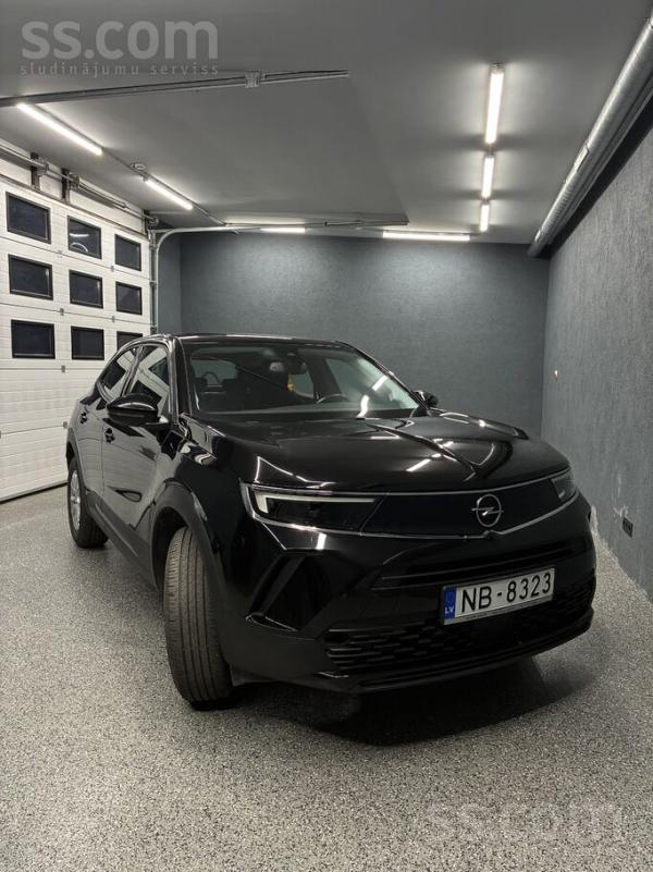 Черный Опель Mokka 2022 в Рига, объемом двигателя 1.20 л и пробегом 68 тыс. км за 14000 €, фото 1 на AUTOMOTO.COM.LV