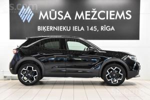Black Opel Mokka 2022 in Riga, with an engine capacity of 1.20 L and mileage of 24 thousand km for 17990 €, photo 5 on AUTOMOTO.COM.LV