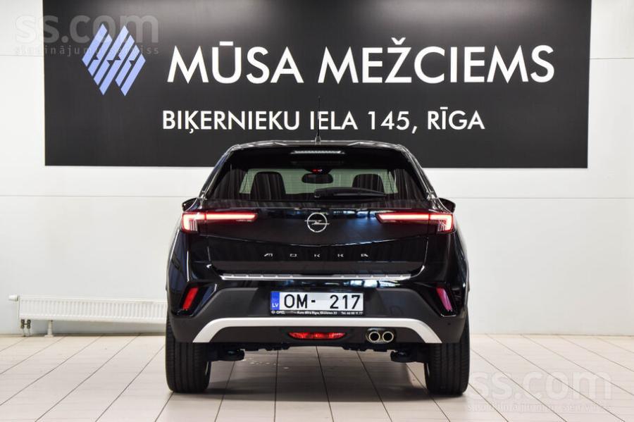 Black Opel Mokka 2022 in Riga, with an engine capacity of 1.20 L and mileage of 24 thousand km for 17990 €, photo 8 on AUTOMOTO.COM.LV