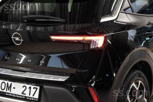 Black Opel Mokka 2022 in Riga, with an engine capacity of 1.20 L and mileage of 24 thousand km for 17990 €, photo 11 on AUTOMOTO.COM.LV