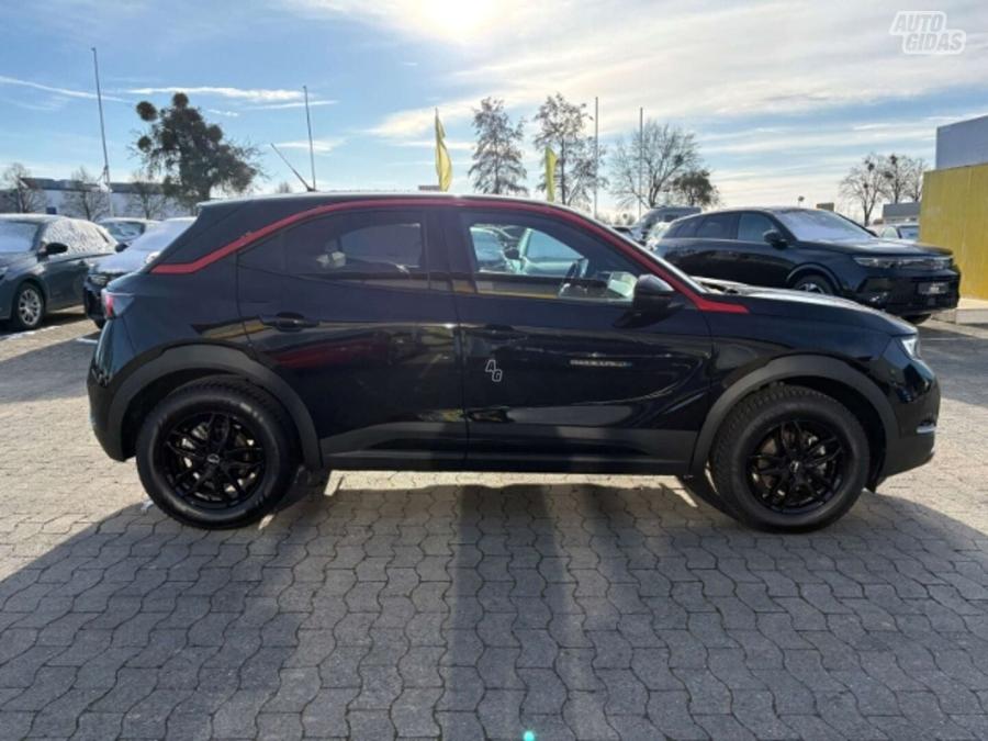 Black Opel Mokka 2023 in Kaunas, with an engine capacity of 1.20 L and mileage of 27 thousand km for 23368 €, photo 6 on AUTOMOTO.COM.LV
