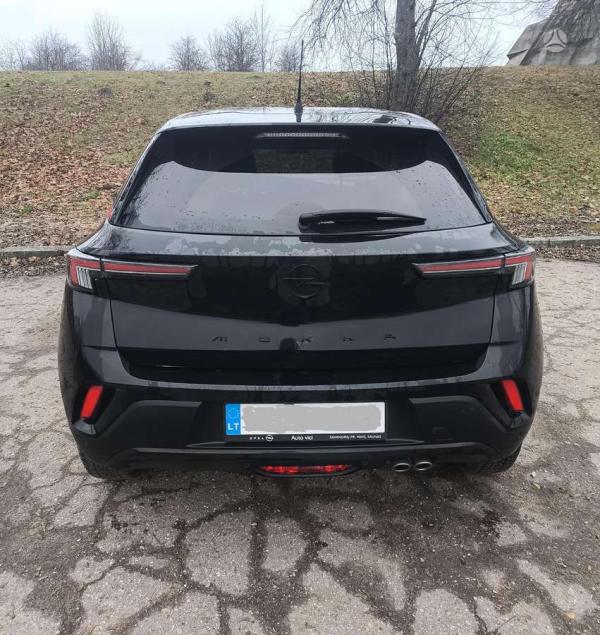 Black Opel Mokka 2023 in Kaunas, with an engine capacity of 1.20 L and mileage of 45 thousand km for 17500 €, photo 3 on AUTOMOTO.COM.LV
