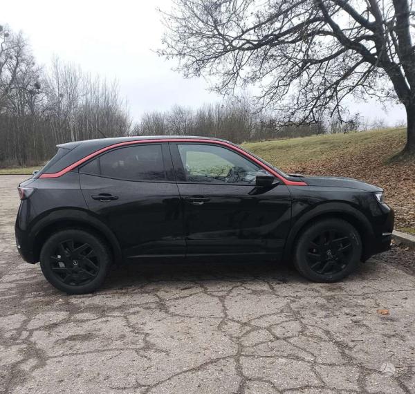 Black Opel Mokka 2023 in Kaunas, with an engine capacity of 1.20 L and mileage of 45 thousand km for 17500 €, photo 4 on AUTOMOTO.COM.LV