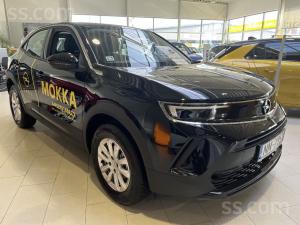 Black Opel Mokka 2023 in Riga, with an engine capacity of 1.20 L and mileage of 49 thousand km for 21600 €, photo 4 on AUTOMOTO.COM.LV