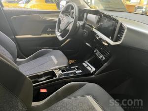 Black Opel Mokka 2023 in Riga, with an engine capacity of 1.20 L and mileage of 49 thousand km for 21600 €, photo 5 on AUTOMOTO.COM.LV