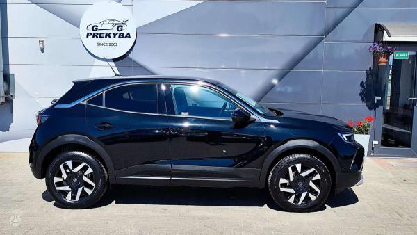 Black Opel Mokka 2023 in Kaunas, with an engine capacity of 1.20 L and mileage of 92 thousand km for 15950 €, photo 5 on AUTOMOTO.COM.LV