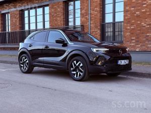 Черный Опель Mokka 2023 в Рига, объемом двигателя 1.20 л и пробегом 62 тыс. км за 13900 €, фото  на AUTOMOTO.COM.LV