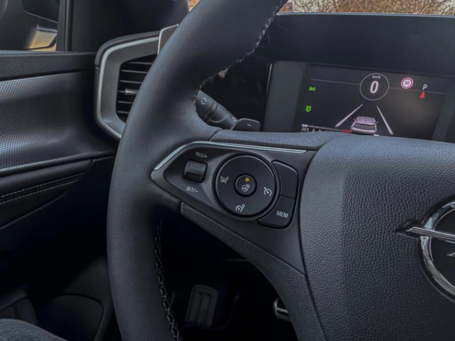 Melns Opel Mokka 2024 Rīga, ar dzinēja tilpumu 1.20 L un nobraukumu 10 tūkst. km par 20500 €, foto 15 vietnē AUTOMOTO.COM.LV