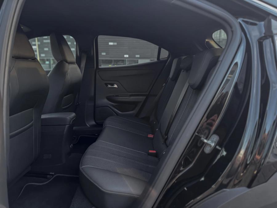 Melns Opel Mokka 2024 Rīga, ar dzinēja tilpumu 1.20 L un nobraukumu 10 tūkst. km par 20500 €, foto 20 vietnē AUTOMOTO.COM.LV