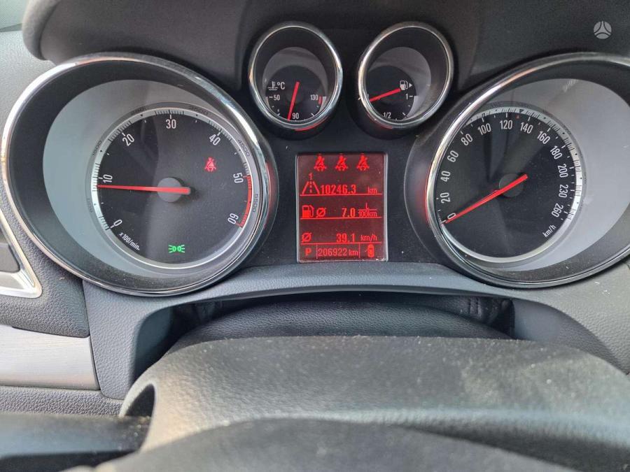 Black Opel Mokka 2014 in Taurage, with an engine capacity of 1.70 L and mileage of 207 thousand km for 5900 €, photo 9 on AUTOMOTO.COM.LV