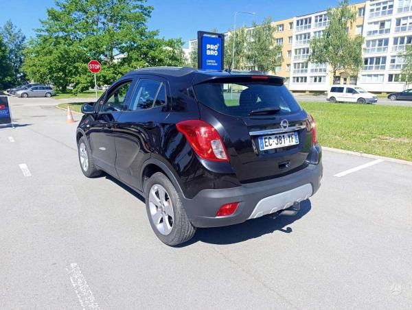 Black Opel Mokka 2016 in Panevezys, with an engine capacity of 1.60 L and mileage of 175 thousand km for 4900 €, photo 8 on AUTOMOTO.COM.LV