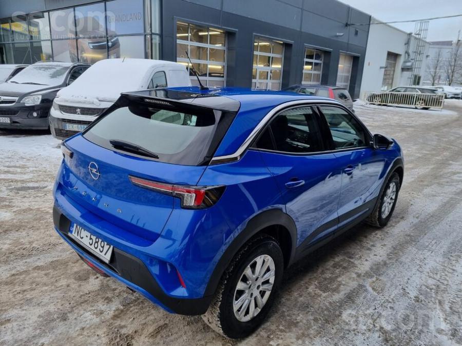 Blue Opel Mokka 2022 in Riga, with an engine capacity of 1.20 L and mileage of 28 thousand km for 13900 €, photo 2 on AUTOMOTO.COM.LV