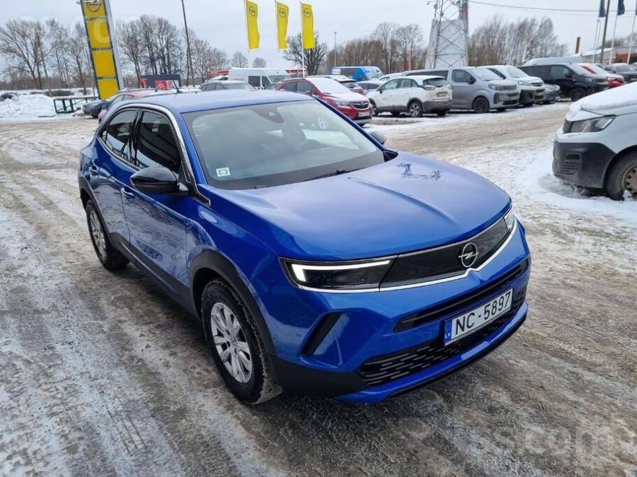 Blue Opel Mokka 2022 in Riga, with an engine capacity of 1.20 L and mileage of 28 thousand km for 13900 €, photo 3 on AUTOMOTO.COM.LV