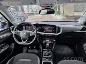 Blue Opel Mokka 2022 in Riga, with an engine capacity of 1.20 L and mileage of 28 thousand km for 13900 €, photo 6 on AUTOMOTO.COM.LV