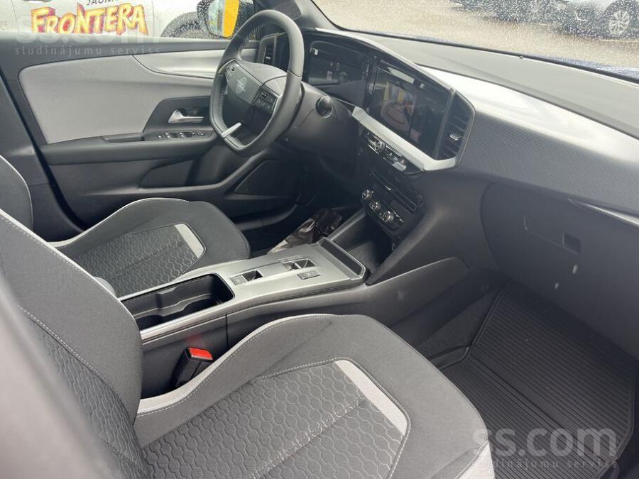 Blue Opel Mokka 2025 in Riga, with an engine capacity of 1.20 L and mileage of 13 thousand km for 23000 €, photo 3 on AUTOMOTO.COM.LV
