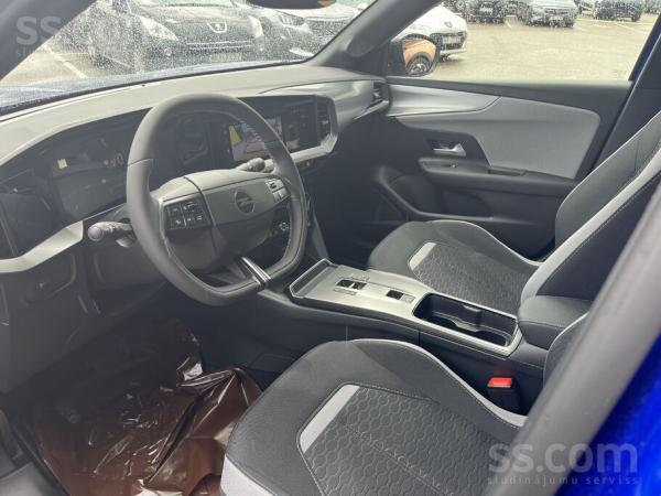 Zils Opel Mokka 2025 Rīga, ar dzinēja tilpumu 1.20 L un nobraukumu 13 tūkst. km par 23000 €, foto 5 vietnē AUTOMOTO.COM.LV