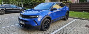 Синий Опель Mokka 2021 в Рига, объемом двигателя 1.20 л и пробегом 26 тыс. км за 16400 €, фото  на AUTOMOTO.COM.LV